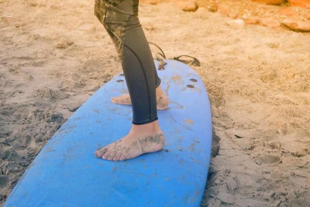 Goofy or Regular Surfing: Choosing the Best Surfing Stance