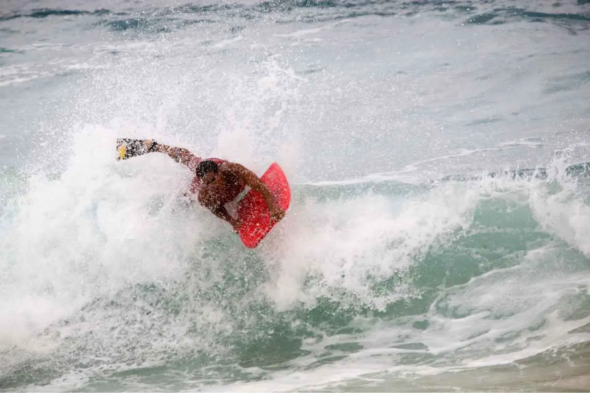 Surfing Tricks: Master the Waves with Expert Techniques