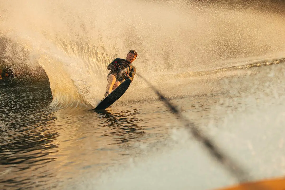 What is Tow-In Surfing: A Comprehensive Guide for Beginners
