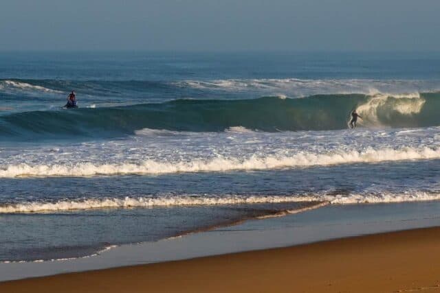 What is Tow-In Surfing: A Comprehensive Guide for Beginners